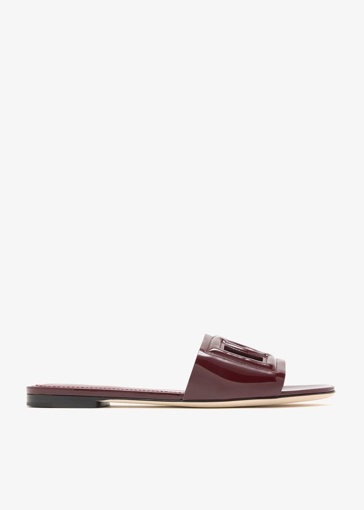 Dolce&Gabbana DG logo flat sandals for Women - Burgundy in UAE | Level ...